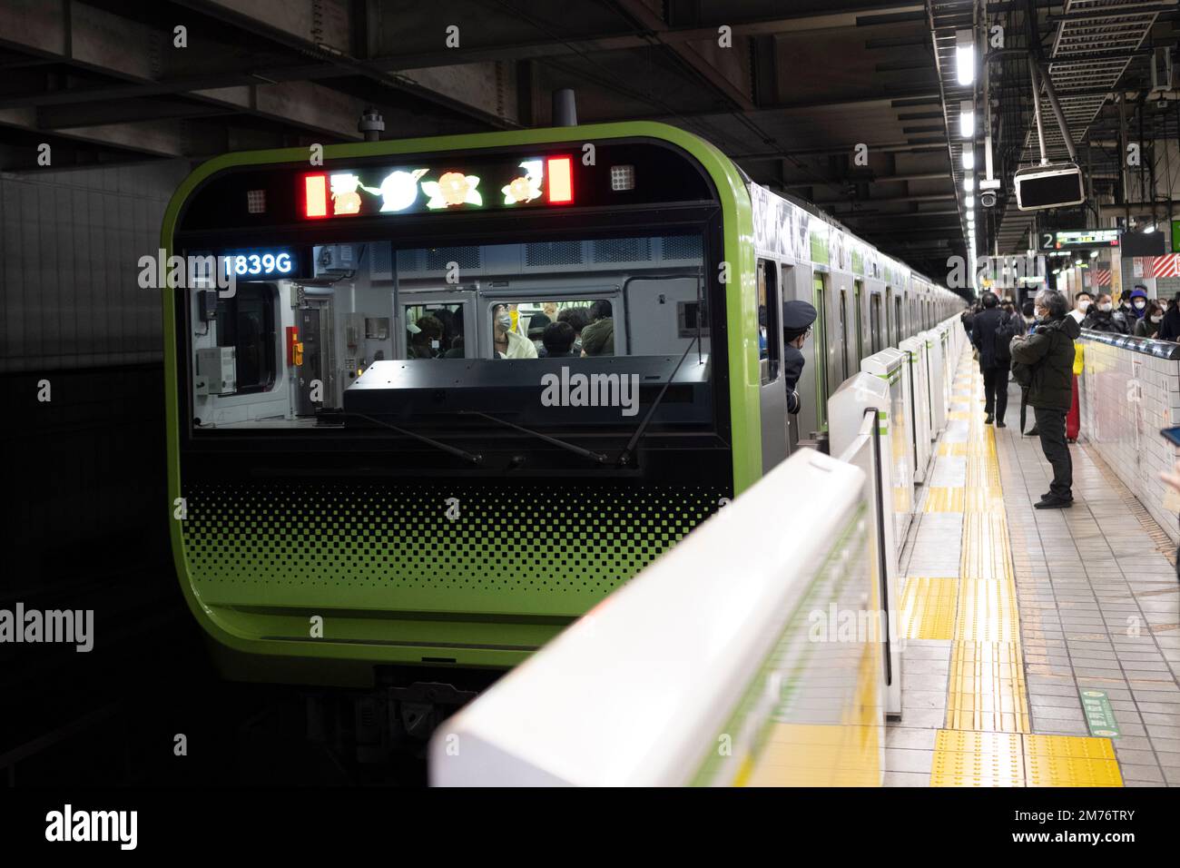 Tokyo, Japan. 6th Jan, 2023. Commuters traveling on the JR East ...
