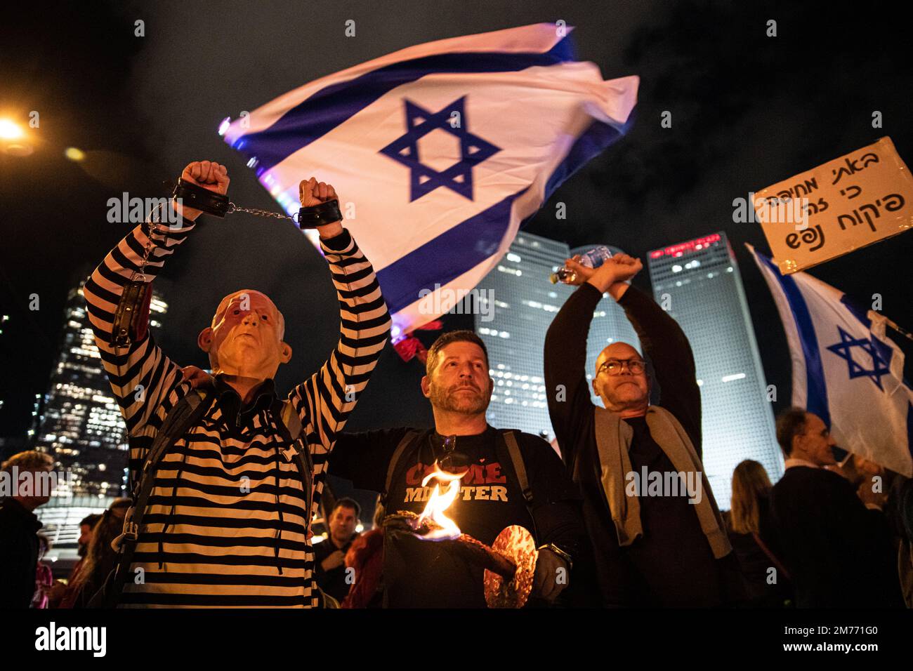 Israel. 07th Jan, 2023. Israeli protestor dressed in a convict uniform ...