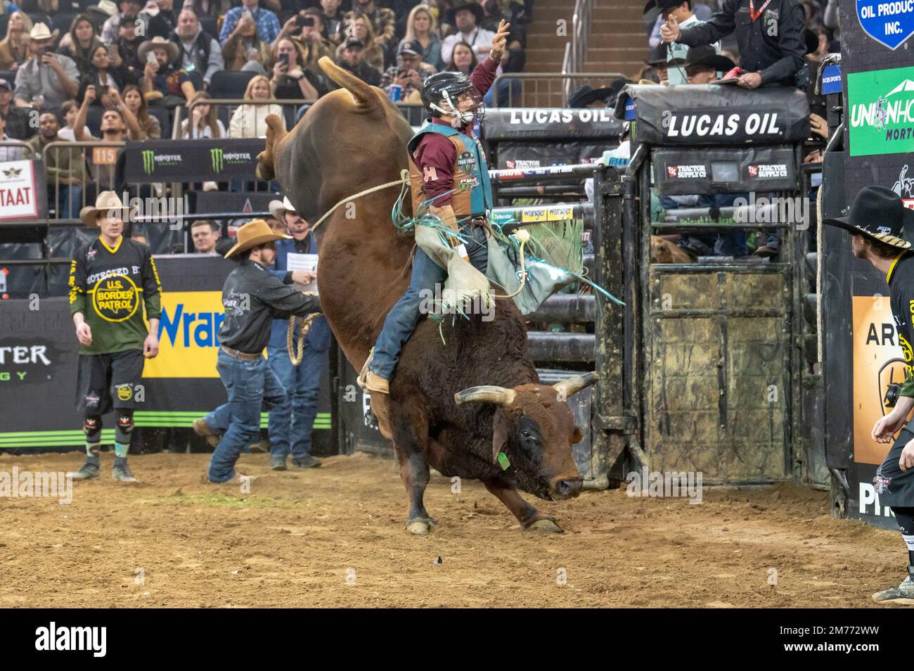 NEW YORK, NEW YORK - JANUARY 07: Ednei Caminhas rides Bullseye during ...