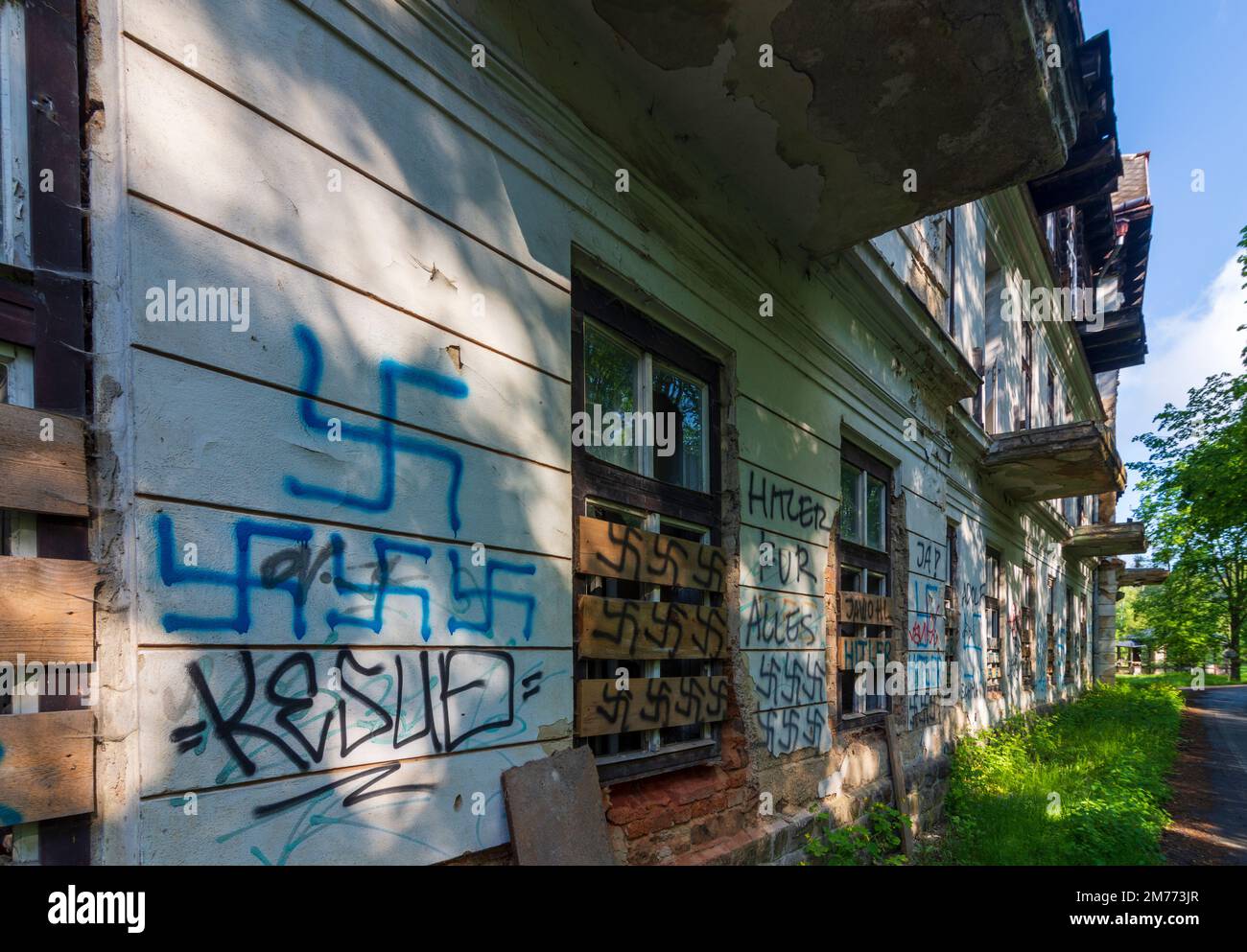 Janske Koupele (Bad Johannisbrunn): old spa building painted with ...