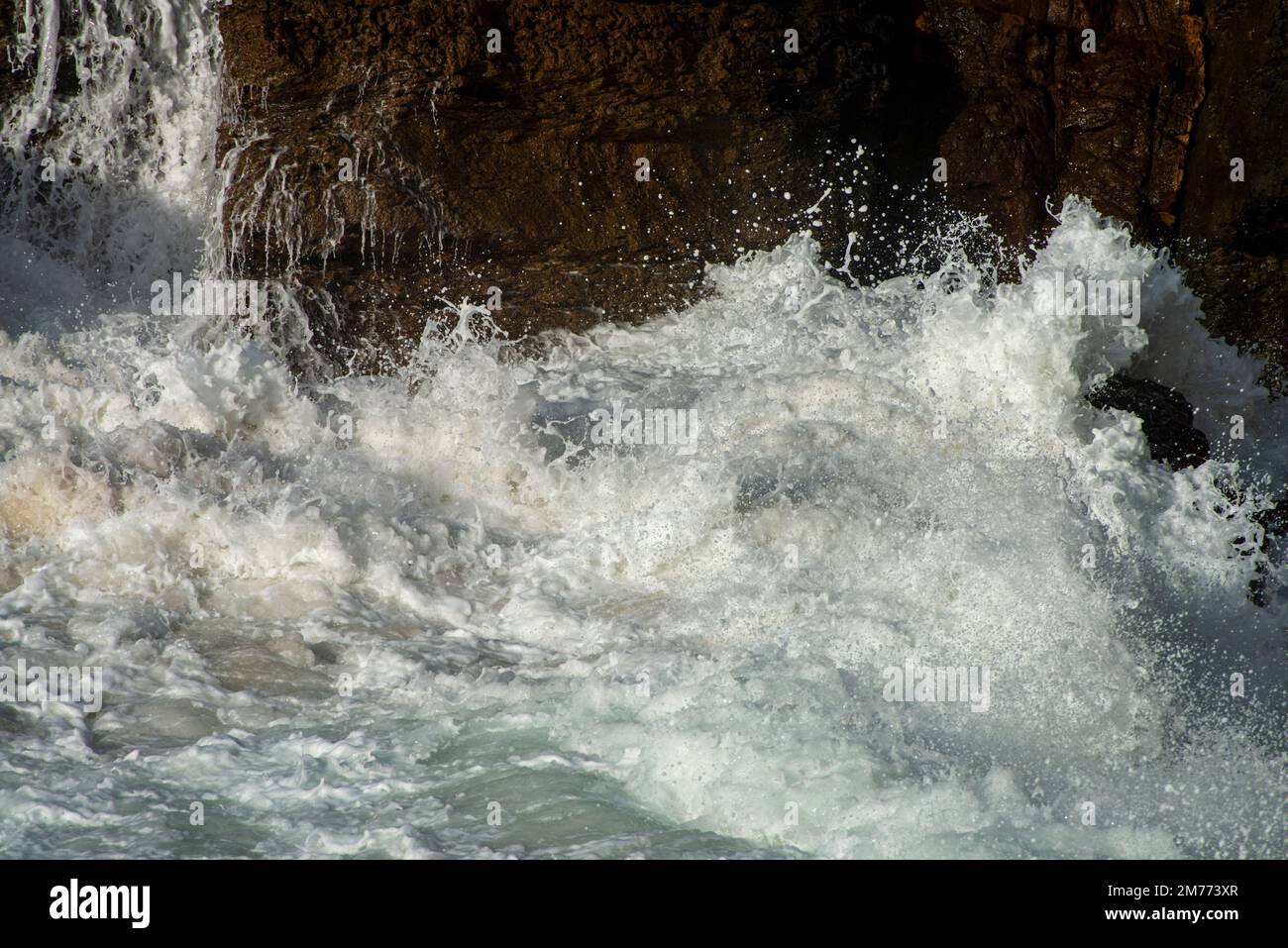Ocean Waves hitting rocks Stock Photo - Alamy