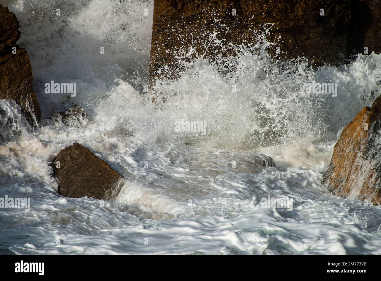 Ocean Waves hitting rocks Stock Photo - Alamy