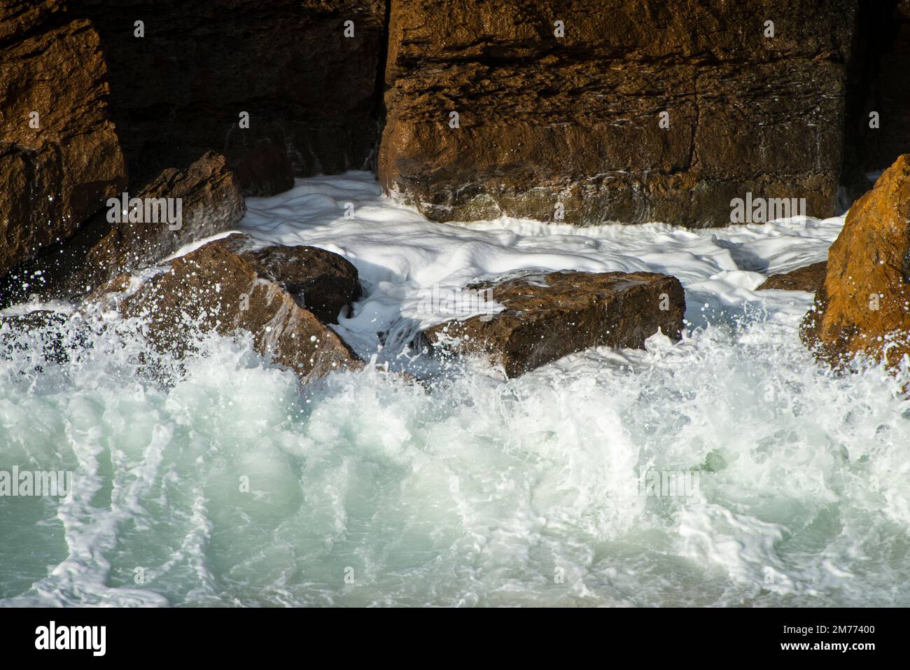 Ocean Waves hitting rocks Stock Photo - Alamy