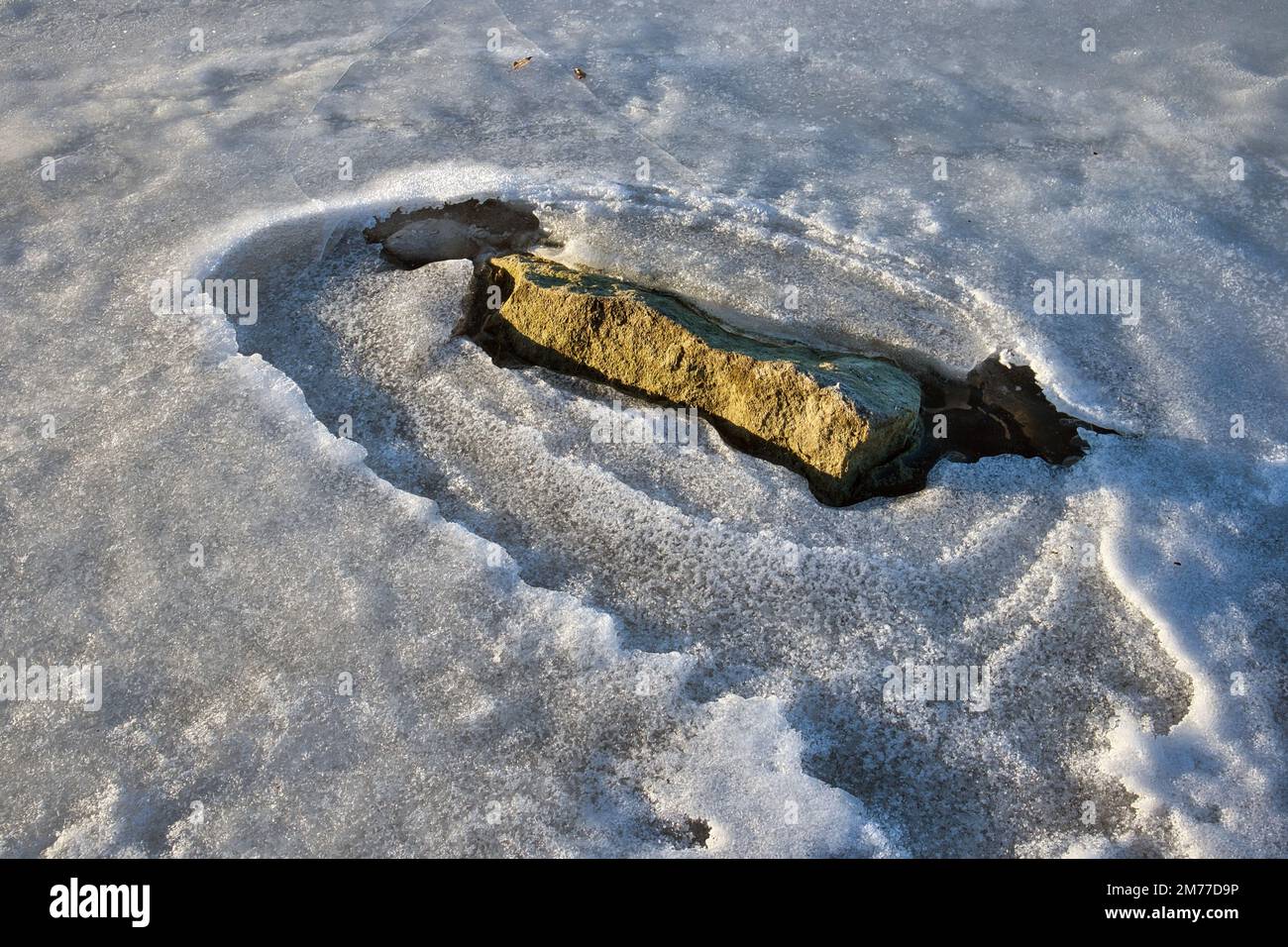 Cracked ice on river close hi-res stock photography and images - Alamy