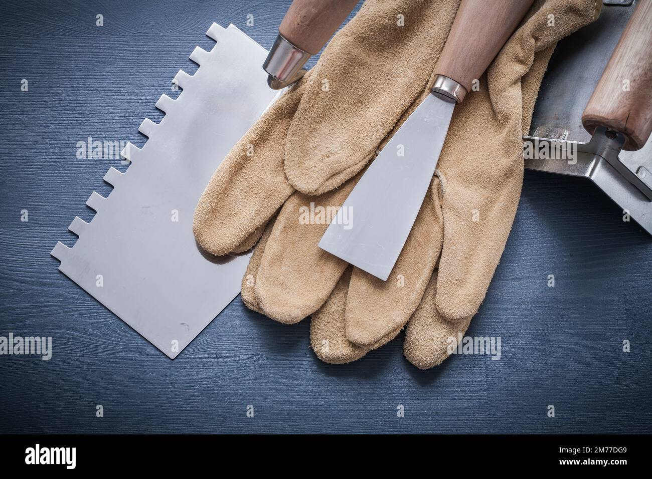 putty spattle pain scrapers angle former on blue board Stock Photo - Alamy