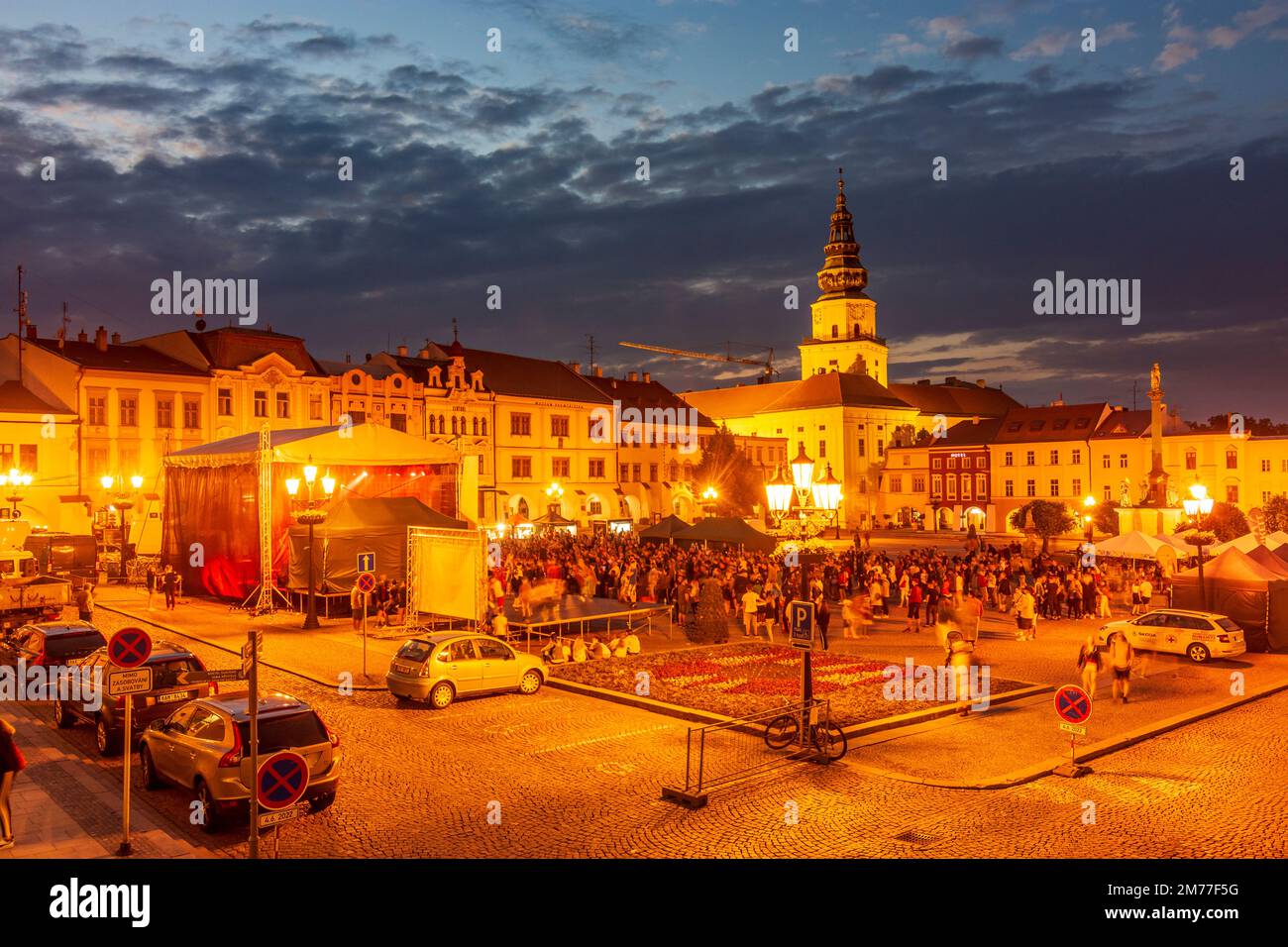 Kromeriz (Kremsier) : Velke Square with festival, Kromeriz Castle in ...