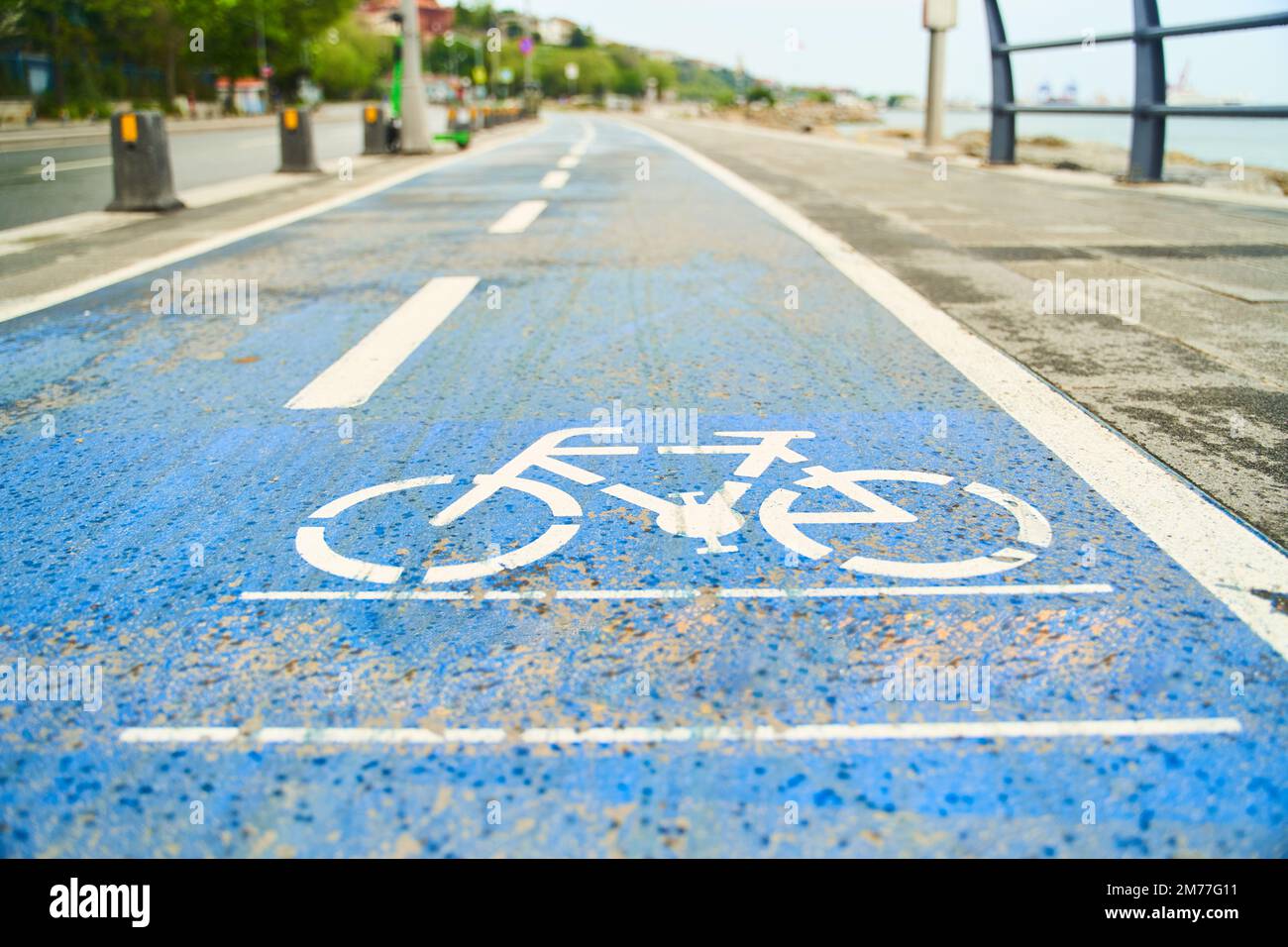 Bike road on the embankment in Istanbul, Turkey. Healthy lifestyle ...