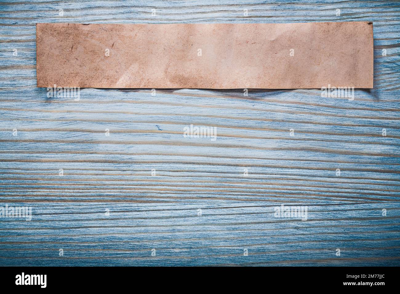 Vintage price tag on wooden board Stock Photo - Alamy