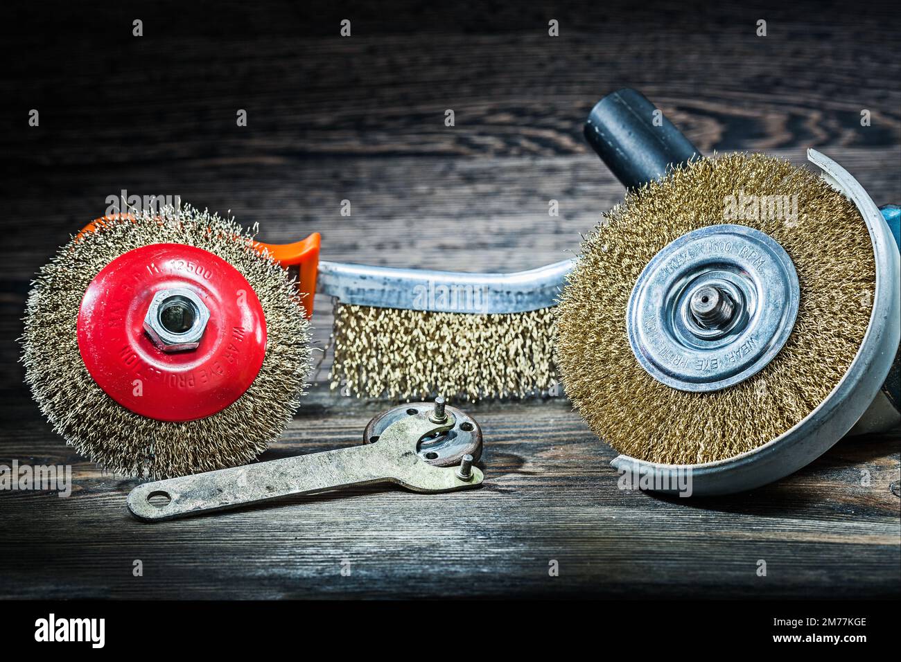 Wire brushes hi-res stock photography and images - Alamy