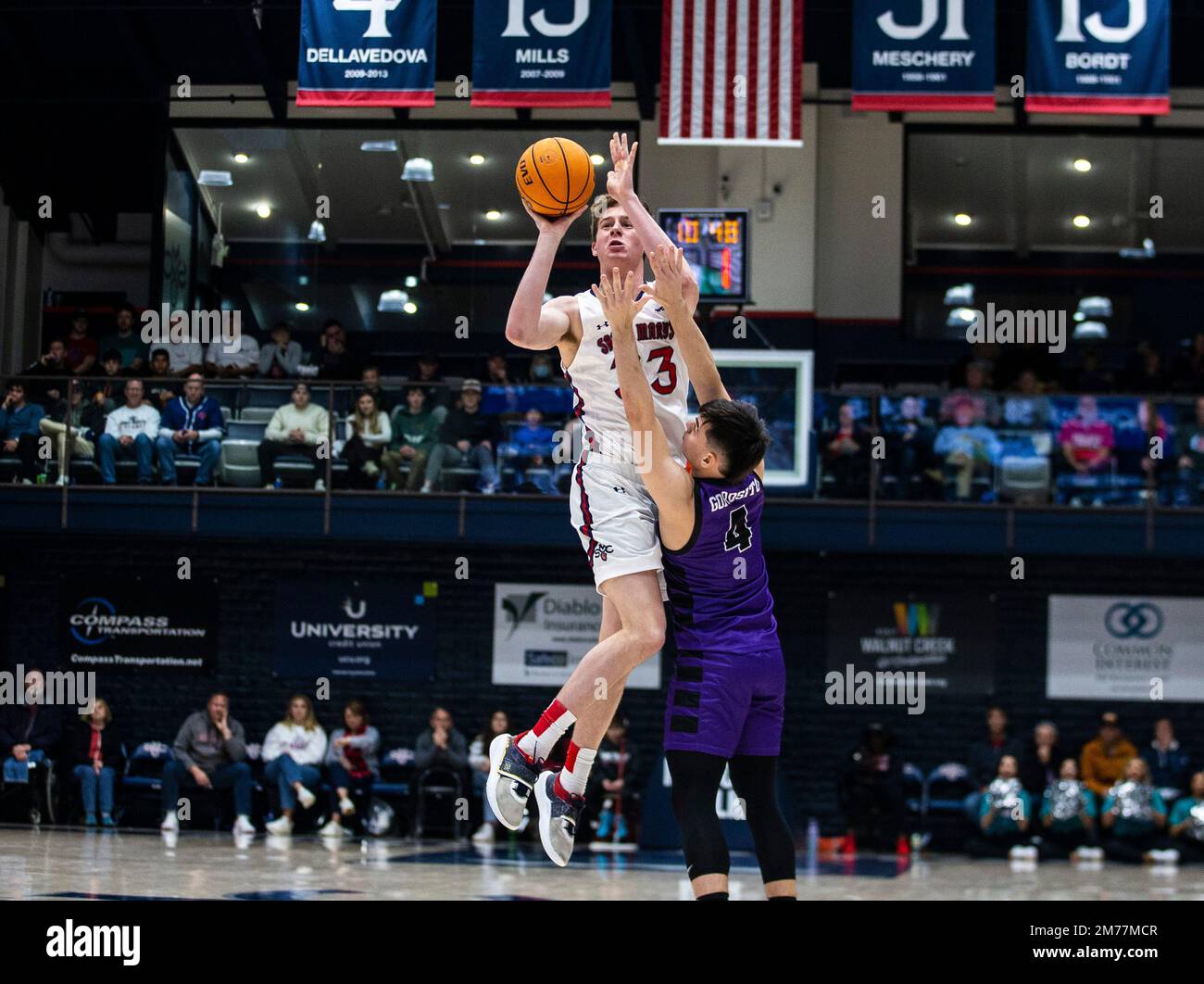 Portland pilots mens basketball hi-res stock photography and images - Alamy