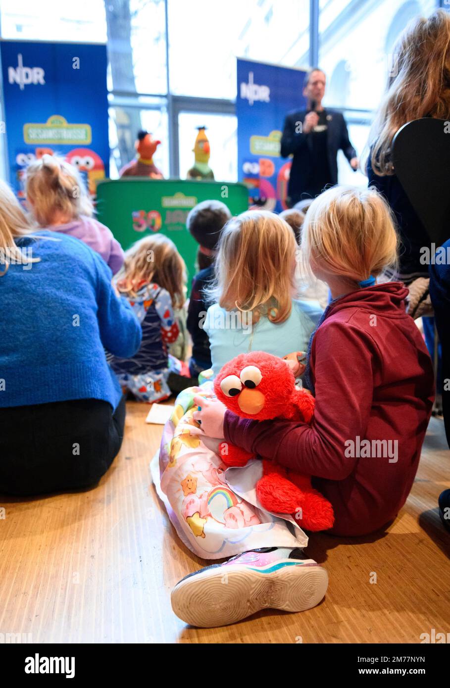 Hamburg, Germany. 08th Jan, 2023. A girl sits on the floor in front of ...