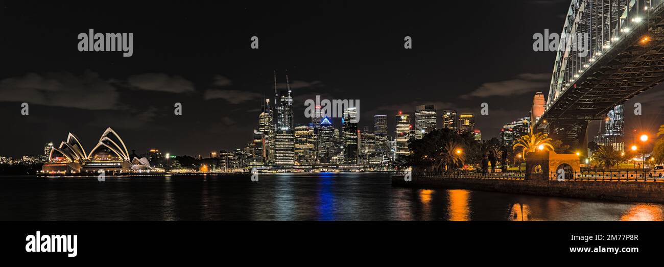 Sydney Opera House at night from Milsons Point and with skyline in the ...