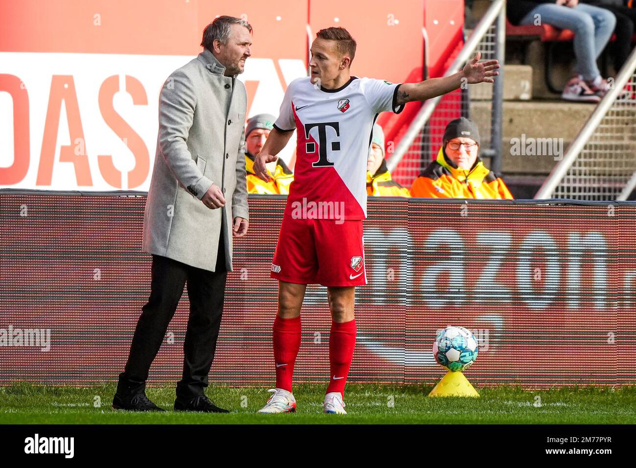Utrecht - FC Utrecht coach Michael Silberbauer, Jens Toornstra of FC Utrecht during the match ...
