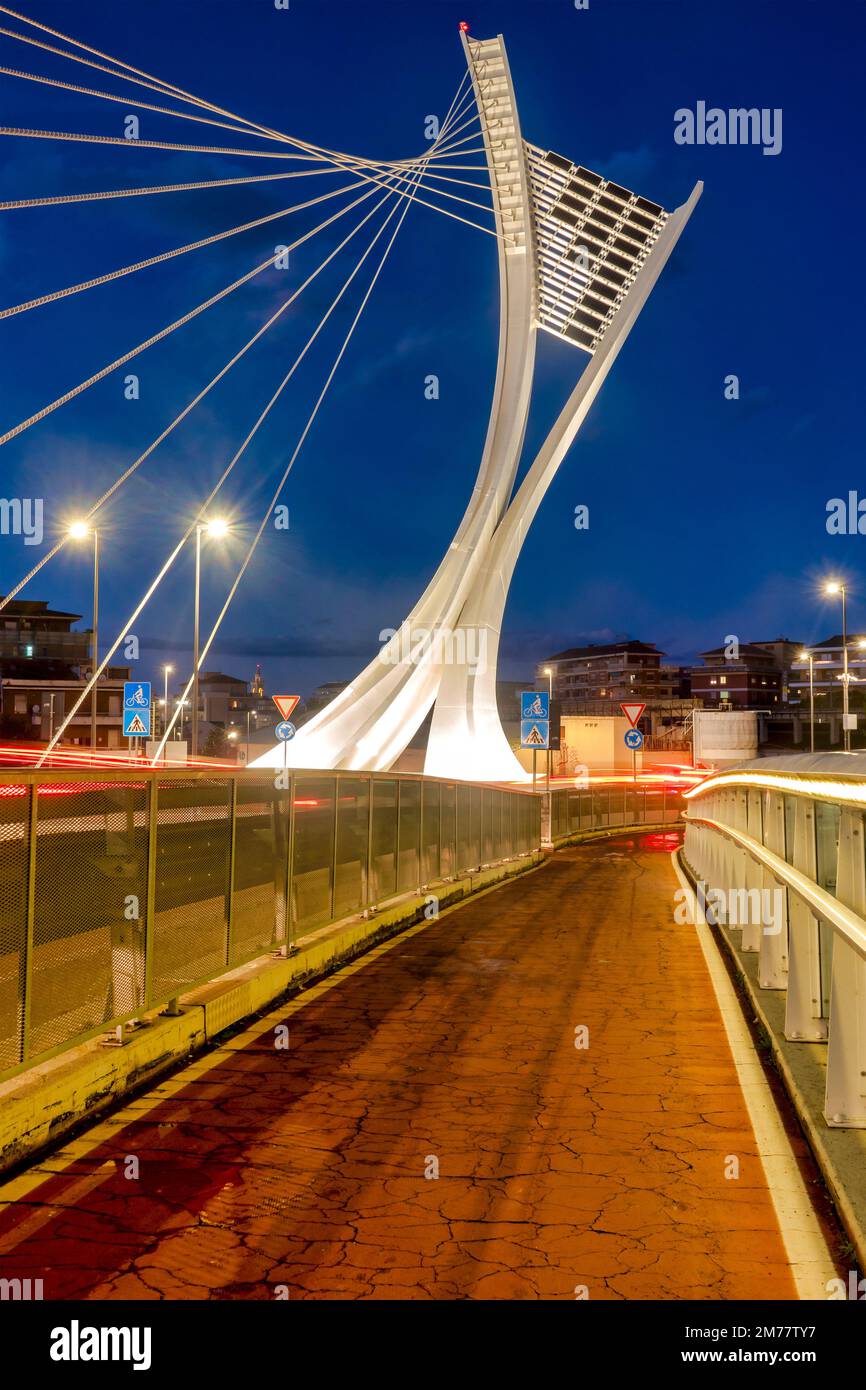 The Ennio Flaiano bridge at night, Pescara Italy Stock Photo - Alamy