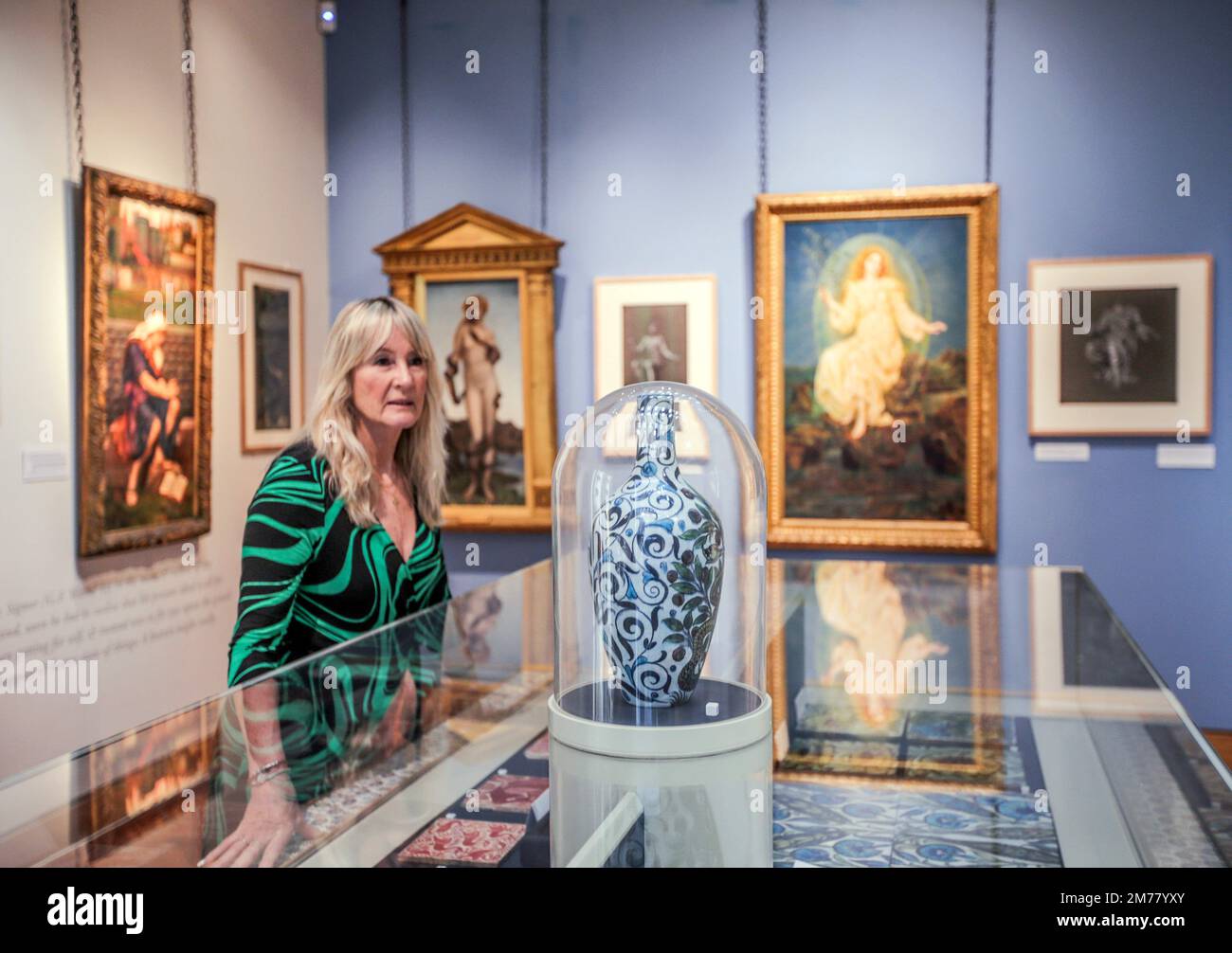 Guildford west Surrey, 08.01 2023 Bottle with Feline Creatures 1888 ...