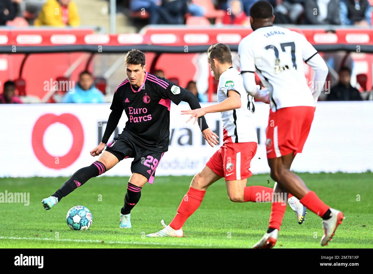 UTRECHT - (lr) Santiago Gimenez of Feyenoord, Jens Toornstra of FC Utrecht during the Dutch ...