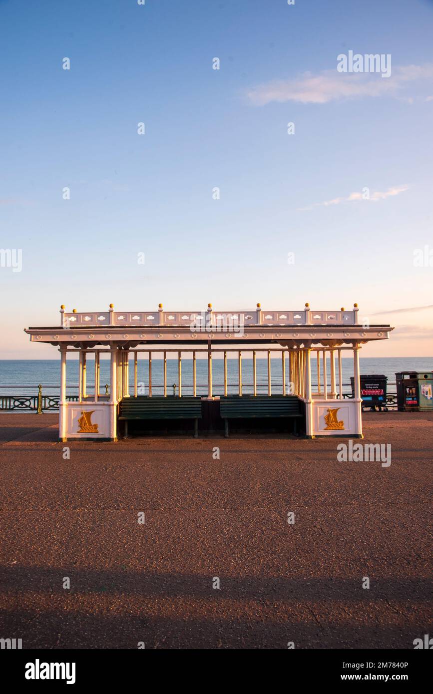 Hove seafront benches hi-res stock photography and images - Alamy