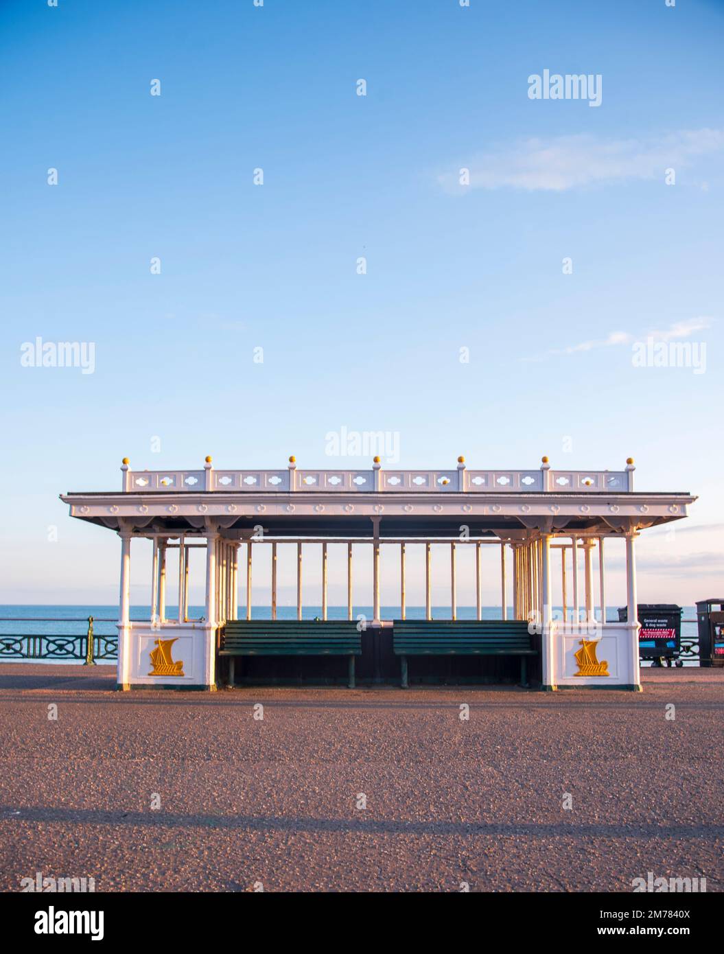 Hove seafront benches hi-res stock photography and images - Alamy