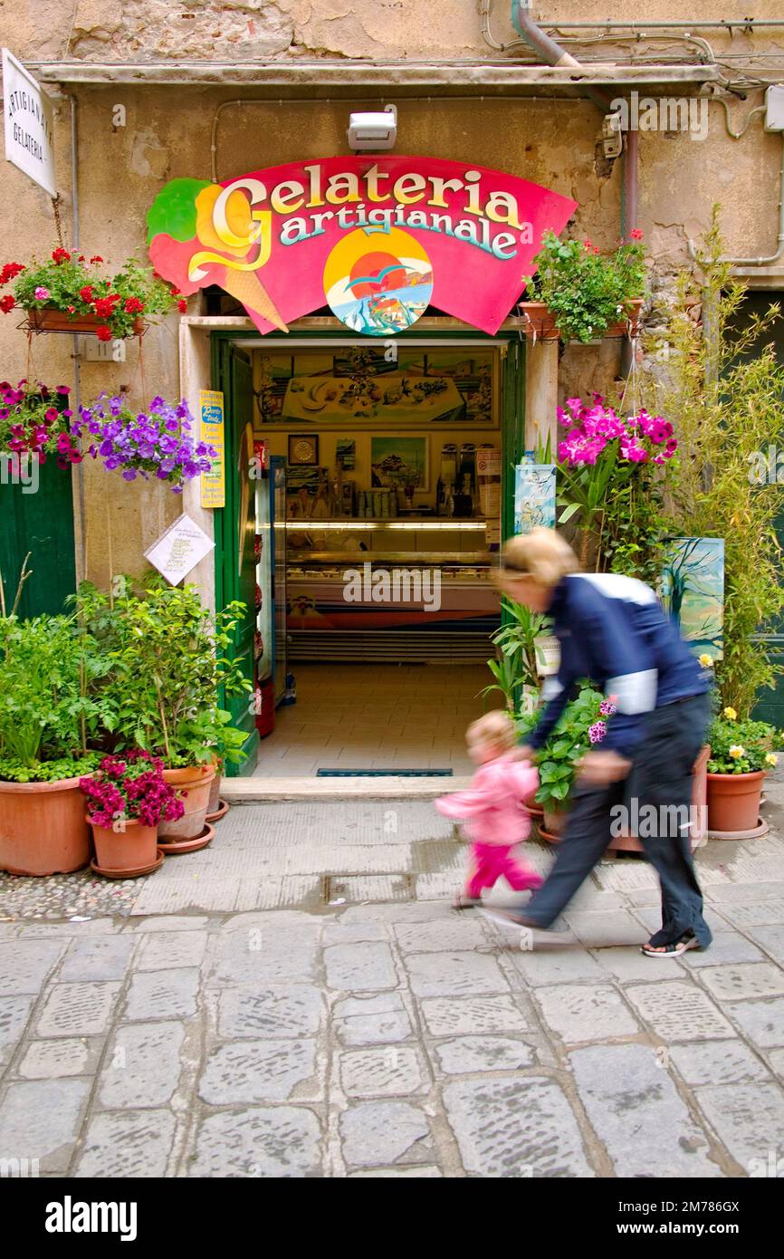 Gelati child italy hi-res stock photography and images - Alamy