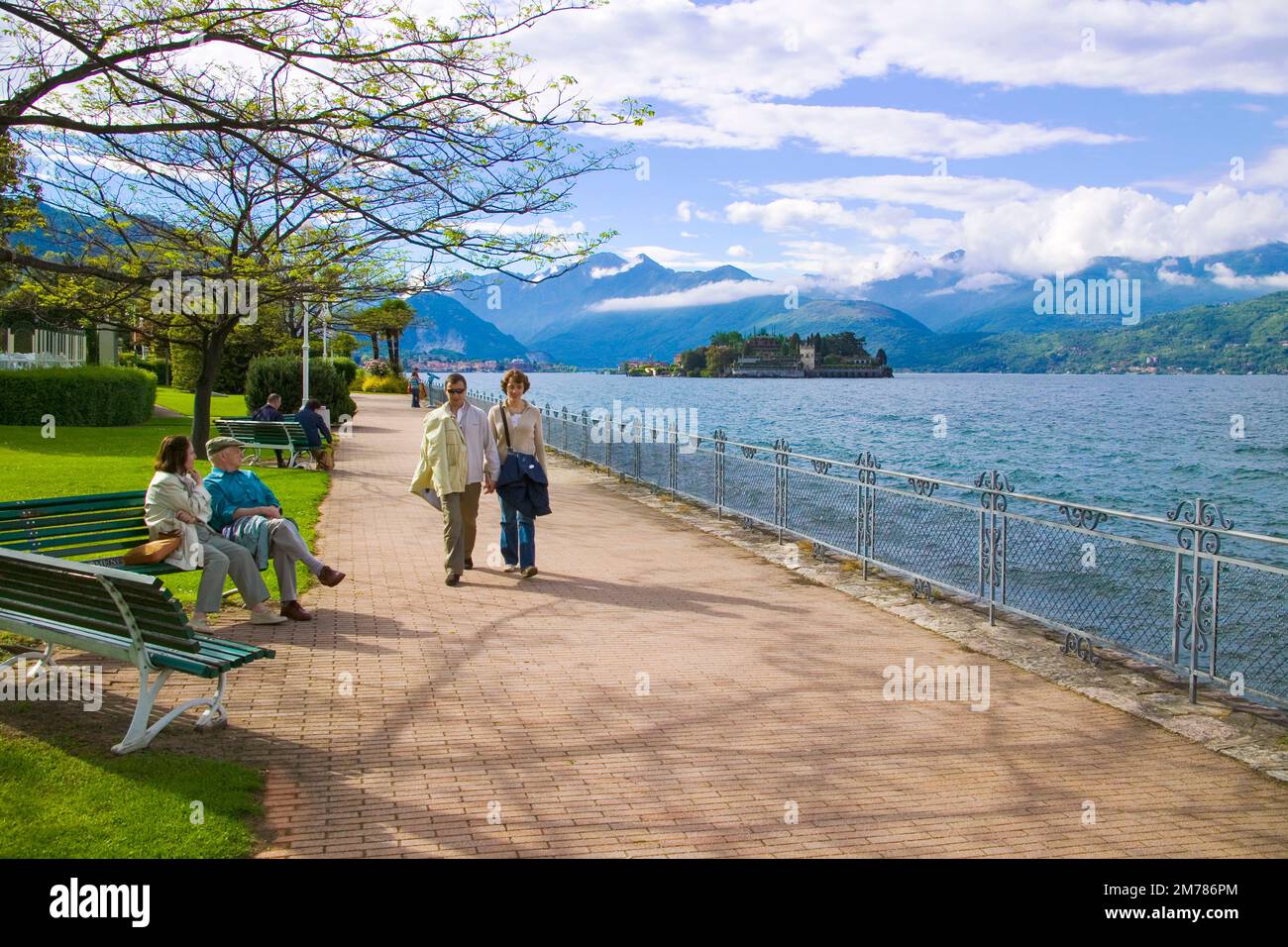 Lakeside stroll hi-res stock photography and images - Alamy