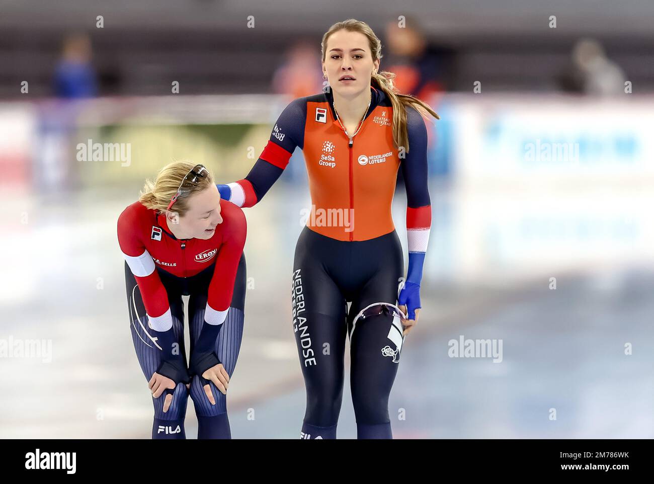 HAMAR - Ragne Wiklund (NOR) and Robin Groot (NED) in the women's 1500m ...