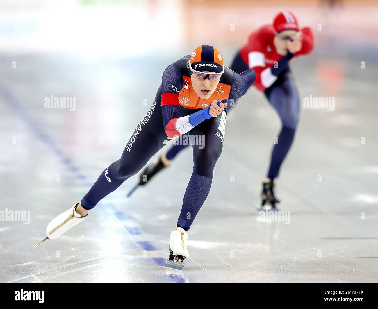 HAMAR - Robin Groot (NED) vs Ragne Wiklund (NOR) in the women's 1500m ...
