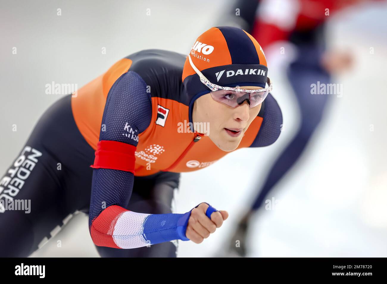 HAMAR - Robin Groot (NED) vs Ragne Wiklund (NOR) in the women's 1500m ...
