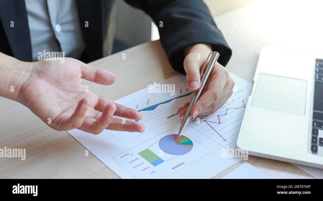 Accounting staff hi-res stock photography and images - Alamy