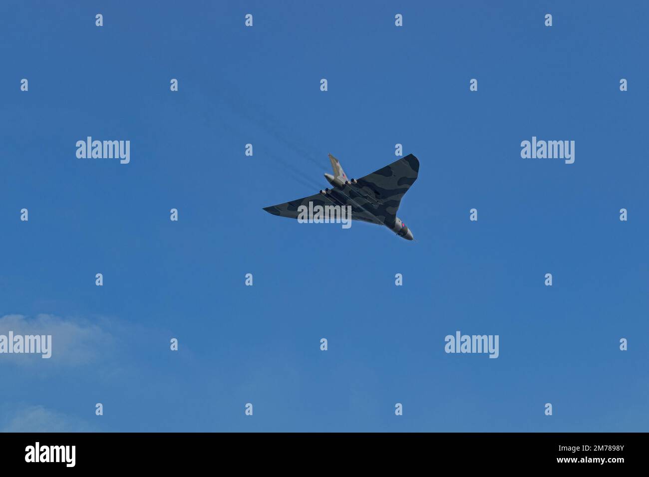 RAF Avro Vulcan Bomber XH558 Last flight over Kent Stock Photo - Alamy