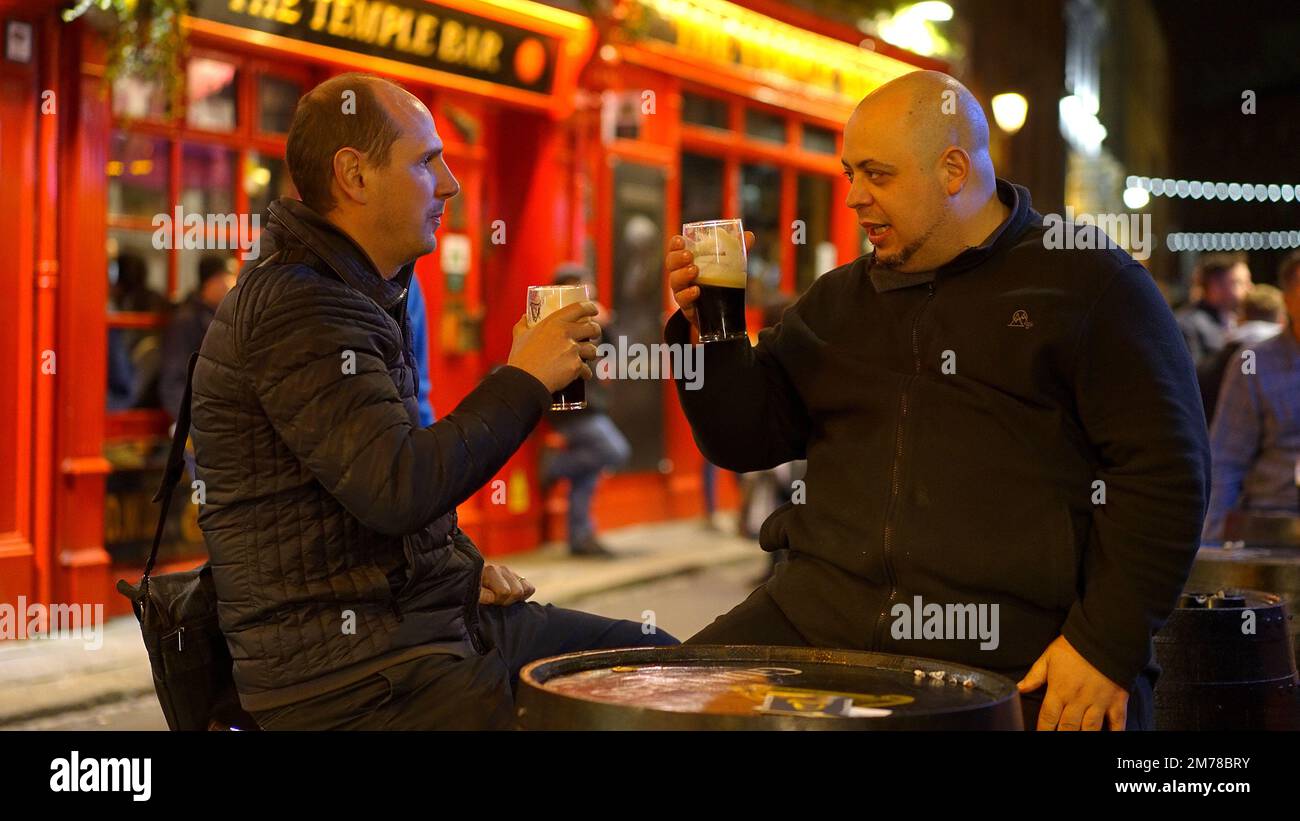 Old guys drinking beer at a bar hi-res stock photography and images - Alamy