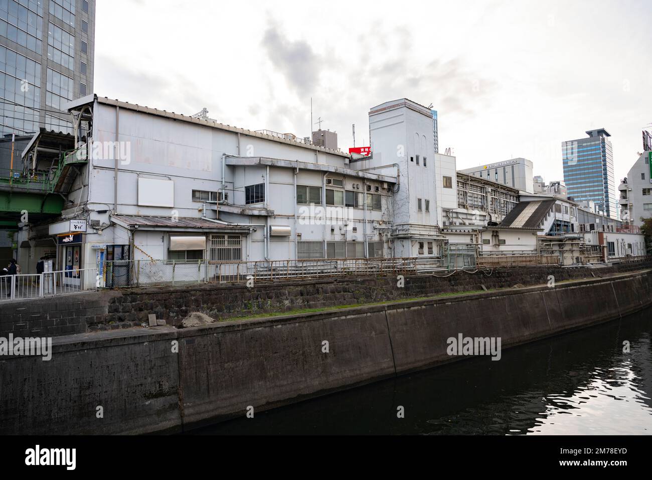 Tokyo, Japan. 6th Jan, 2023. The Kanda River viewed from SuidÅ bashi ...