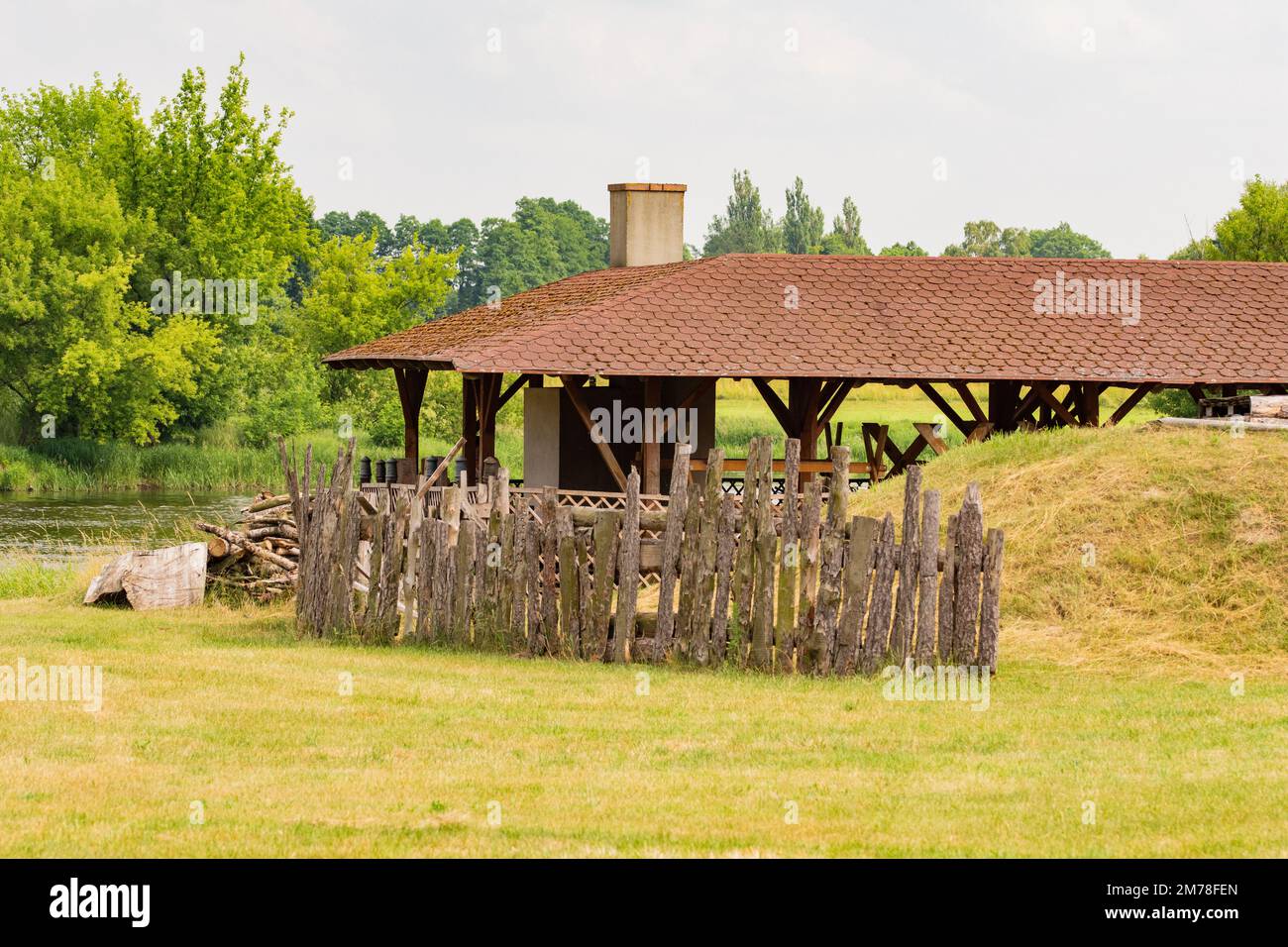 Stockade fence hi-res stock photography and images - Alamy
