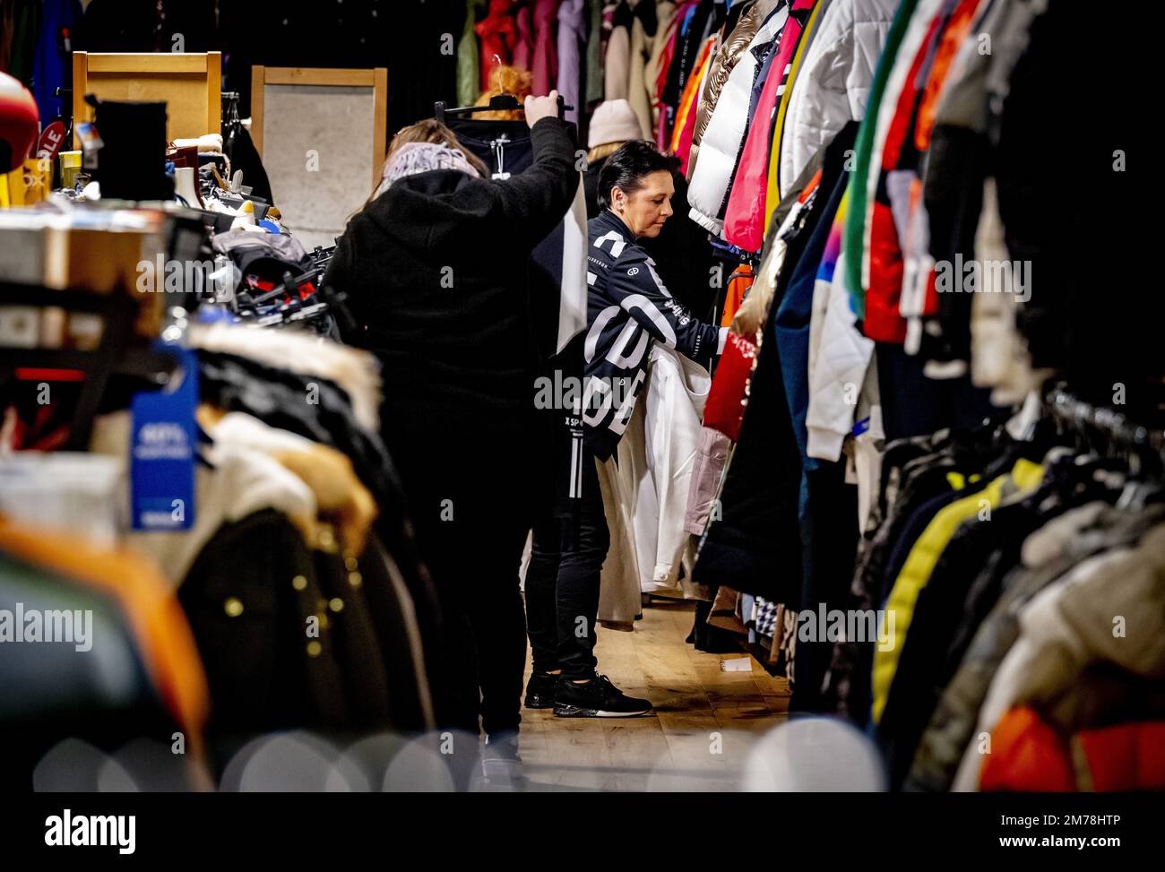 SCHEVENINGEN - An employee of the Skihut shop. In the run-up to winter ...