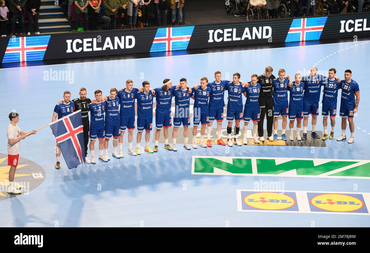 Bremen, Deutschland. 07th Jan, 2023. Team ISL at the anthem, team, men ...