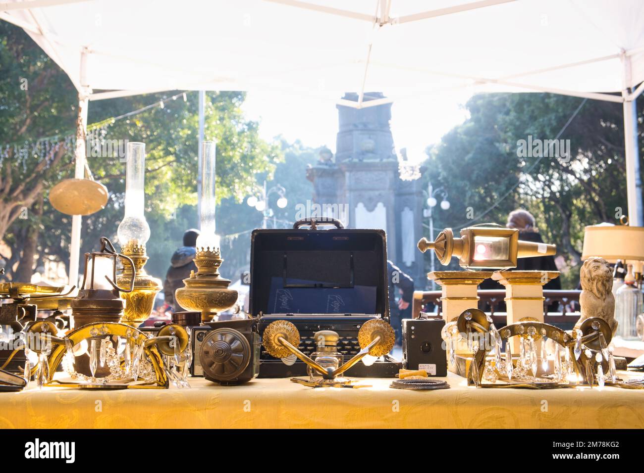 Golden objects hi-res stock photography and images - Alamy