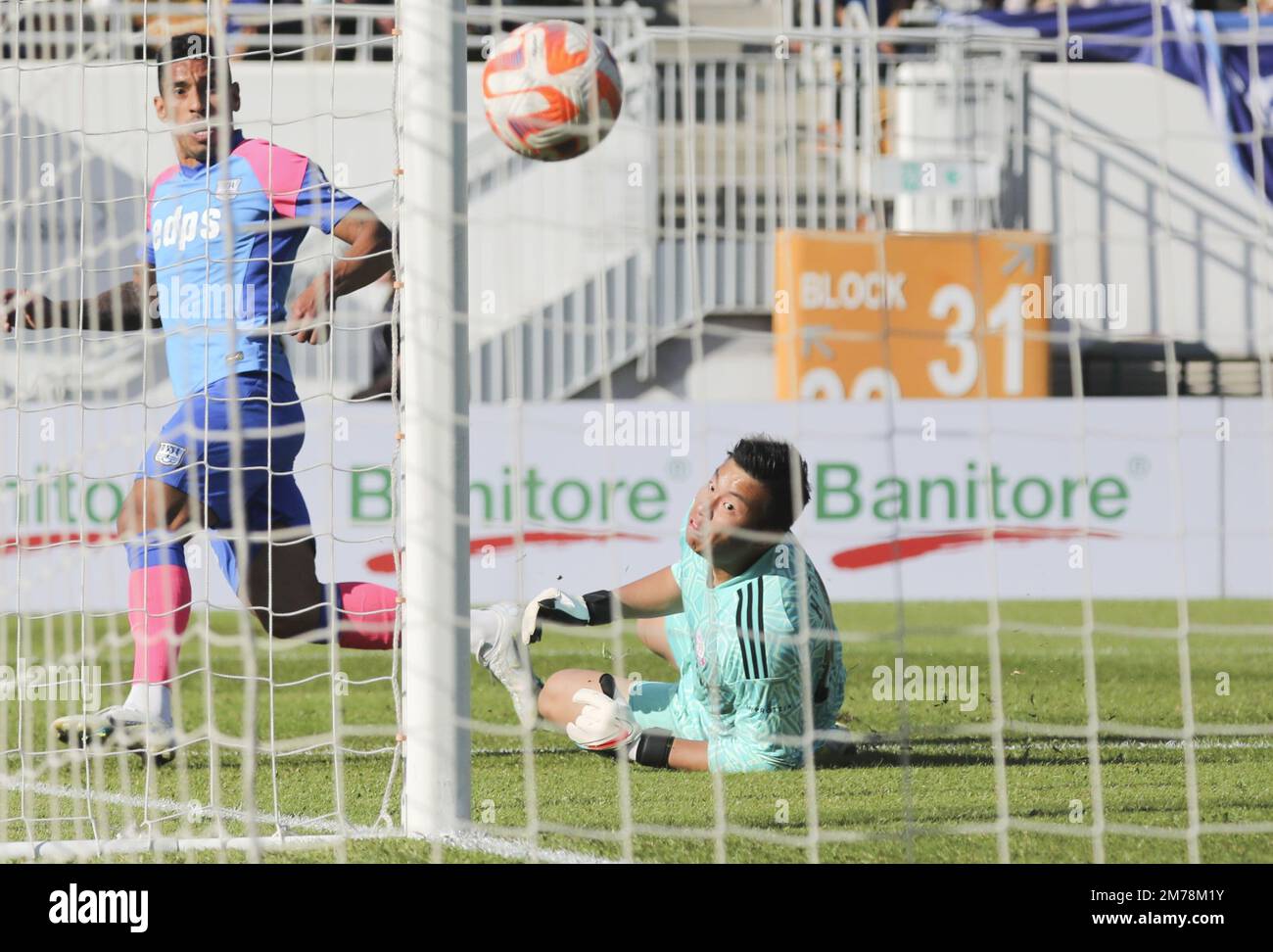 HKFA Senior Shield semi final: Kitchee (blue shirt) vs Lee Man at Mong ...