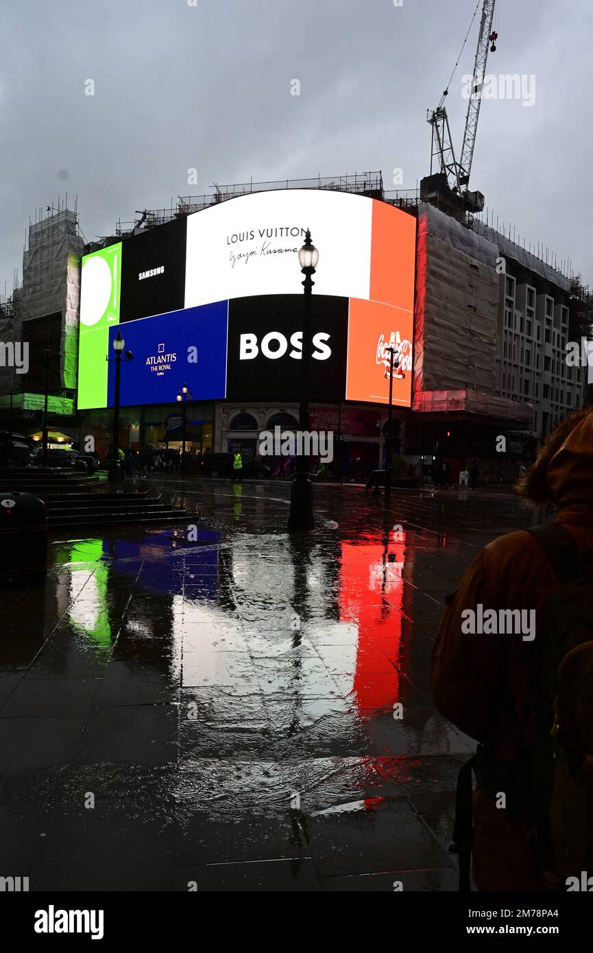 London billboard advertising hi-res stock photography and images - Alamy
