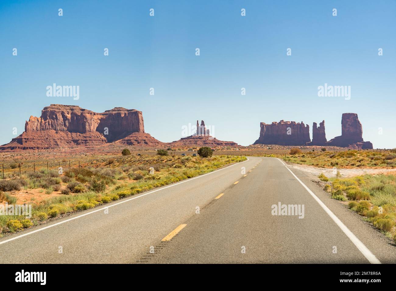 freeway to monument valley in navajo nation Stock Photo - Alamy