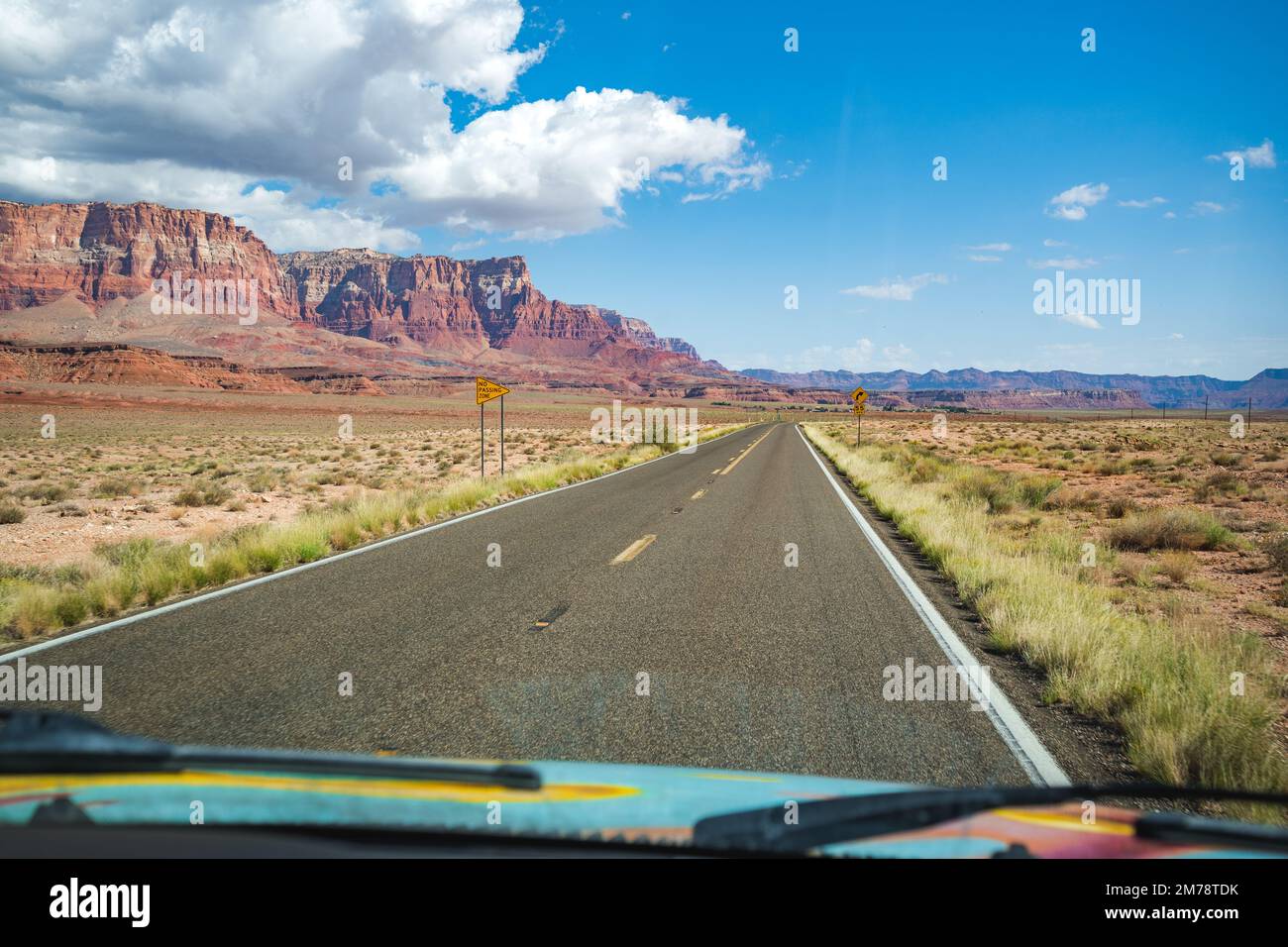 Side view highway in desert hi-res stock photography and images - Alamy