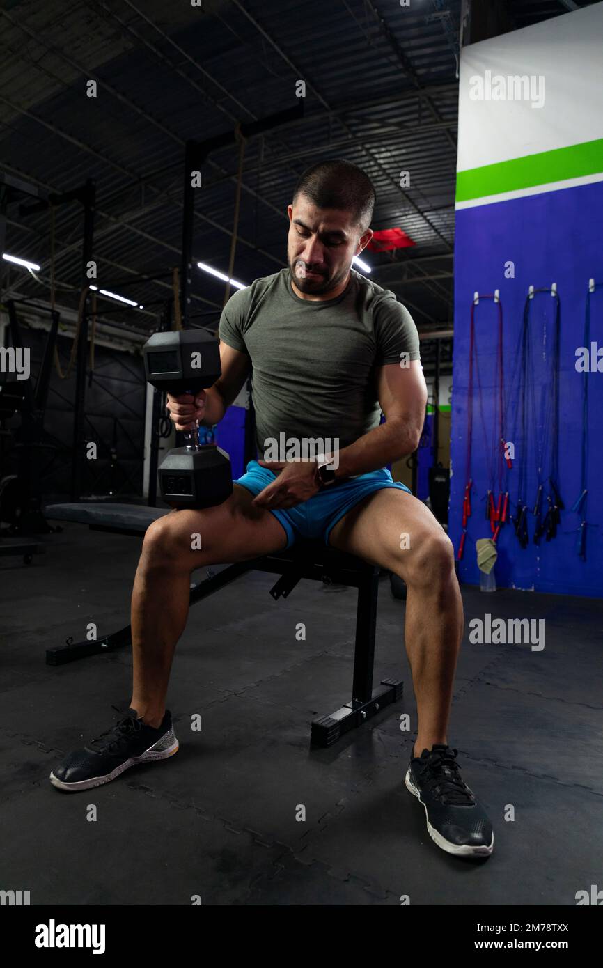 Man lifting legs gym hi-res stock photography and images - Alamy