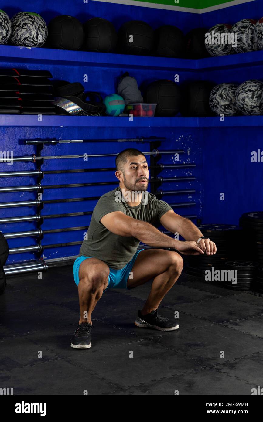 Training vertical image hi-res stock photography and images - Alamy