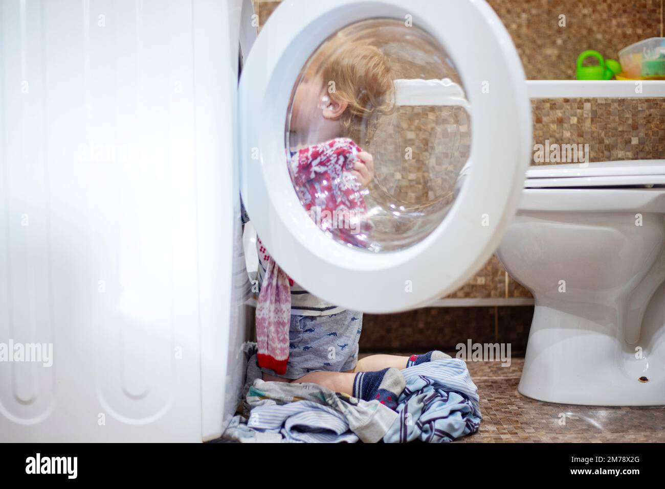 Girl chores bathroom hi-res stock photography and images - Alamy