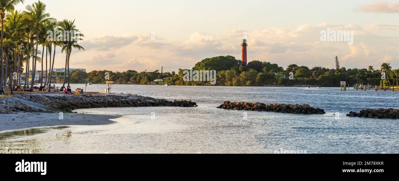 View to the Jupiter lighthouse on the north side of the Jupiter Inlet ...