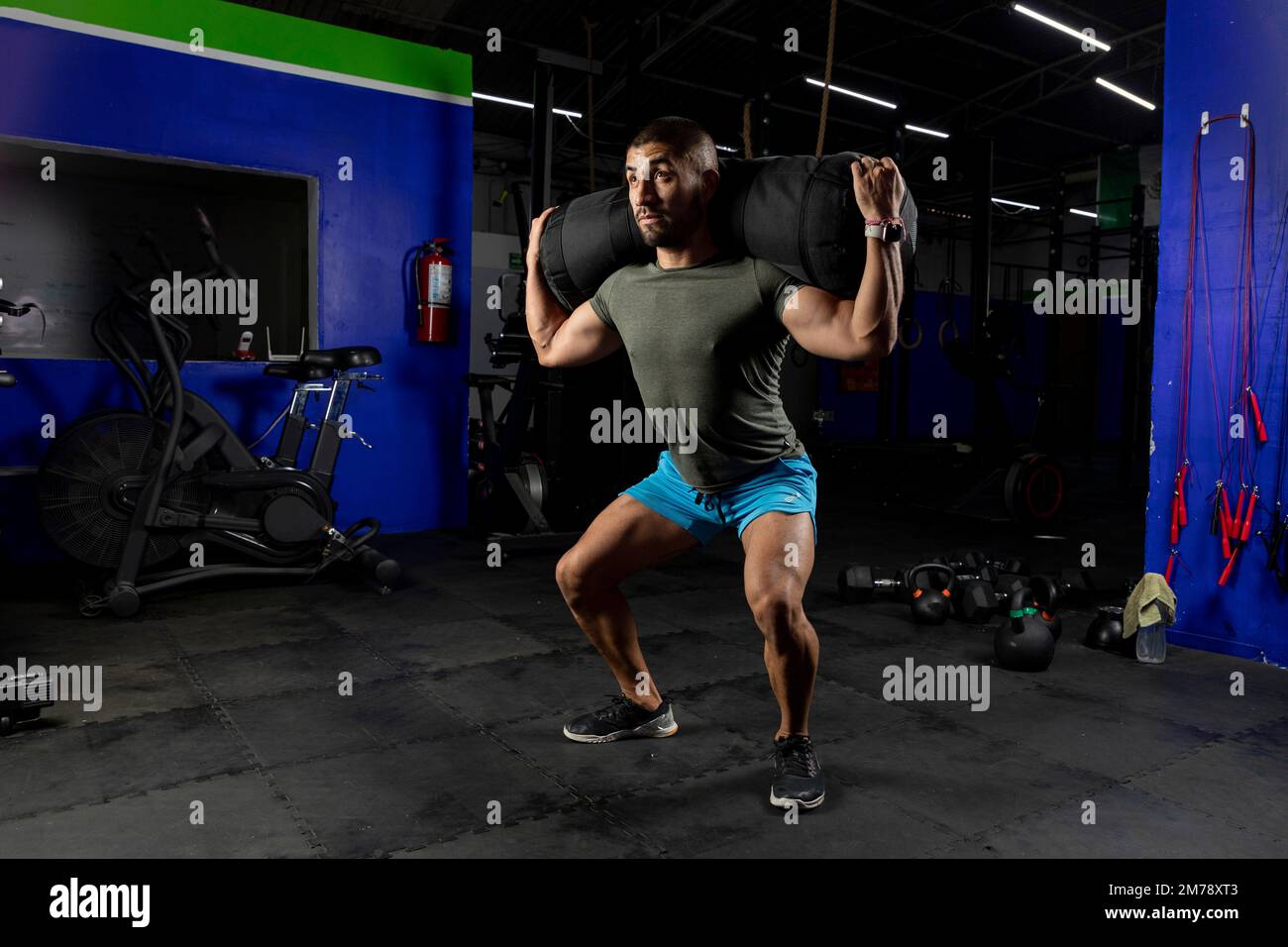 Back squat man hi-res stock photography and images - Alamy
