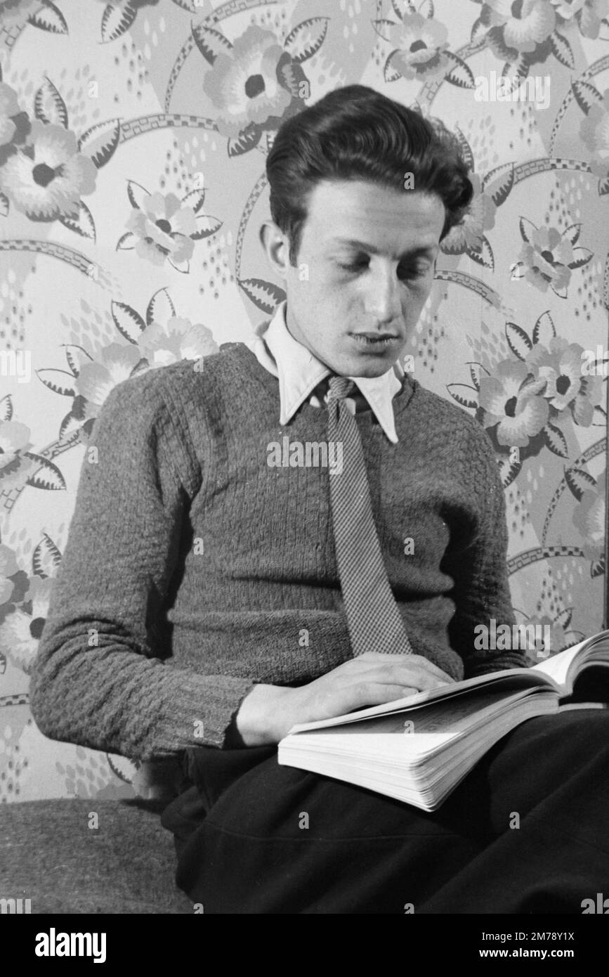 Young man 1940s clothes hi-res stock photography and images - Alamy