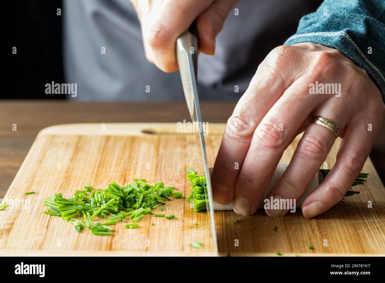 Chef cutting onion using sharp hi-res stock photography and images - Alamy