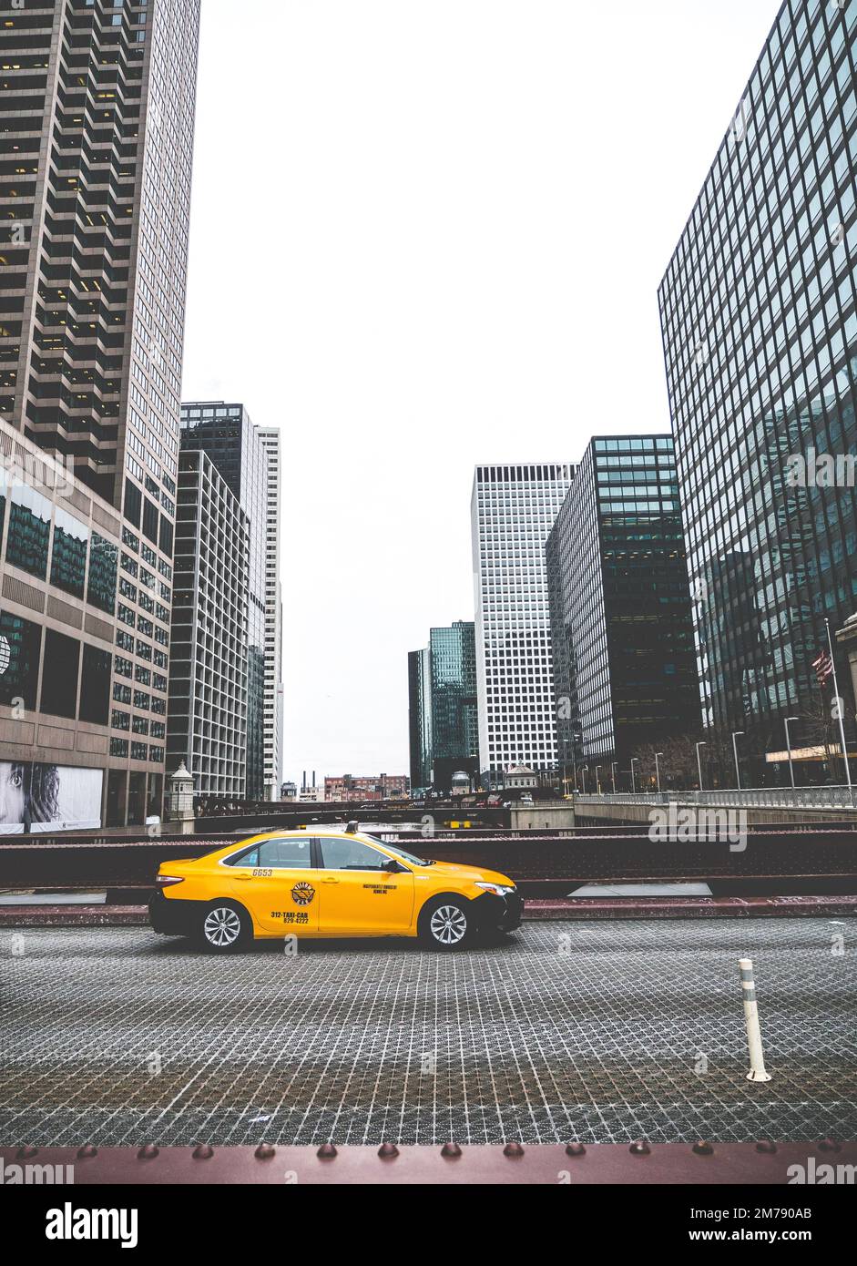 Chicago yellow cab hi-res stock photography and images - Alamy