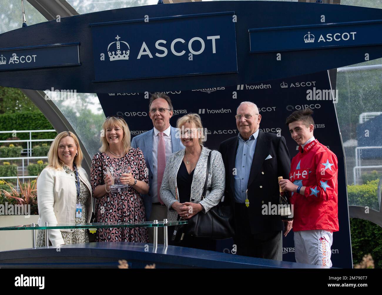 Ascot, Berkshire, UK. 7th May, 2022. Horse Mister Bluebird ridden by ...