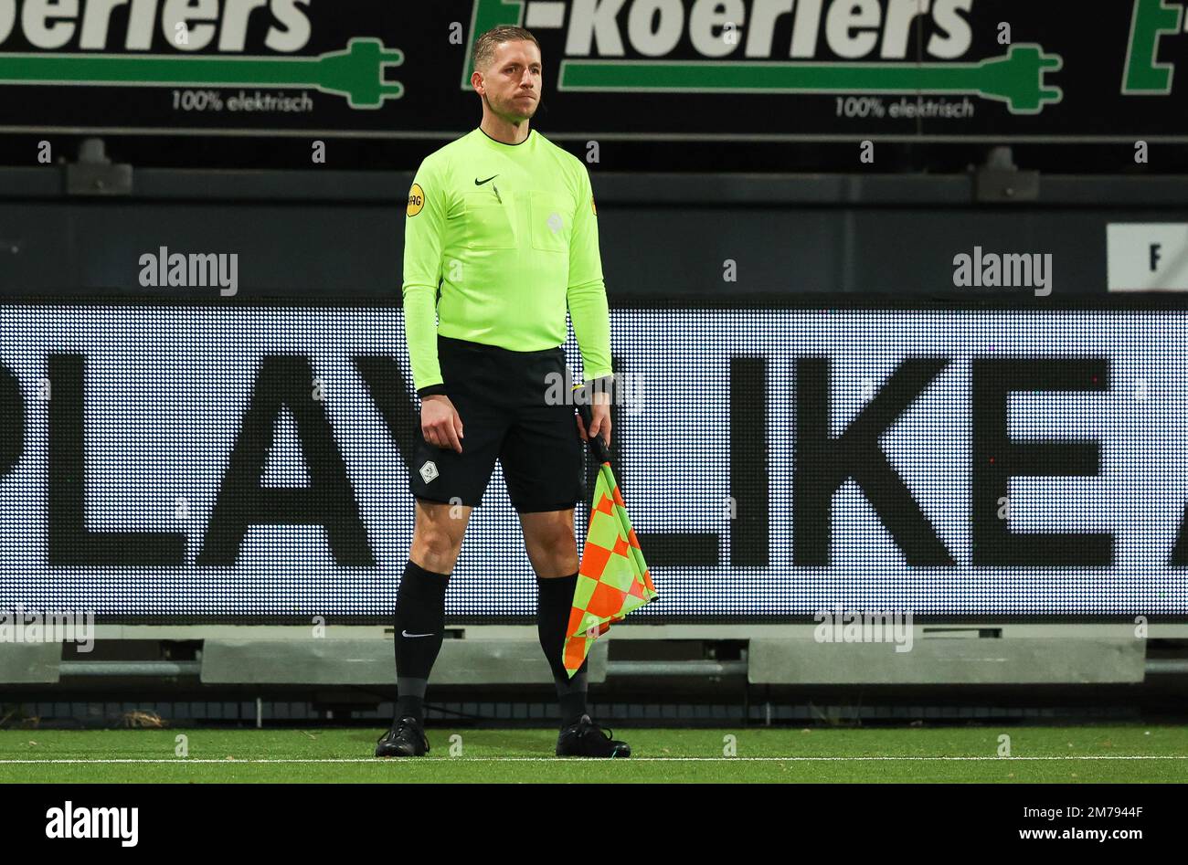 ROTTERDAM, NETHERLANDS - JANUARY 8: Assistent referee Richard Polman ...