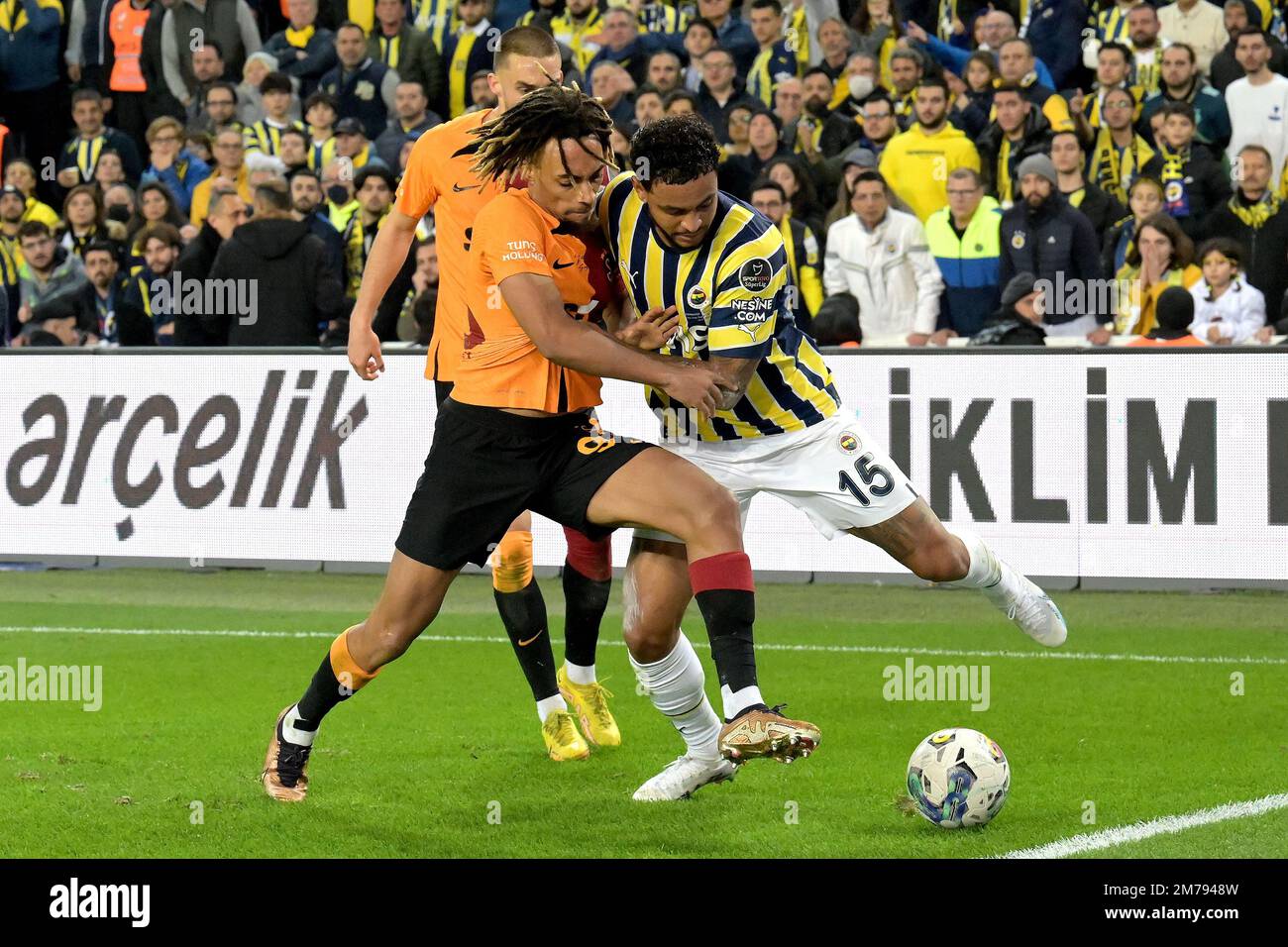 ISTANBUL - Sacha Boey of Galatasaray AS, Joshua King of Fenerbahce SK ...